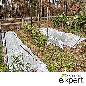 Garden expert Plant Covers Freeze Protection Floating Row Cover 0.9oz Fabric Frost Cloth Plant Blanket for Plants & Vegetables in Winter(8FTx15FT,with 6 PCS Staples Stakes)
