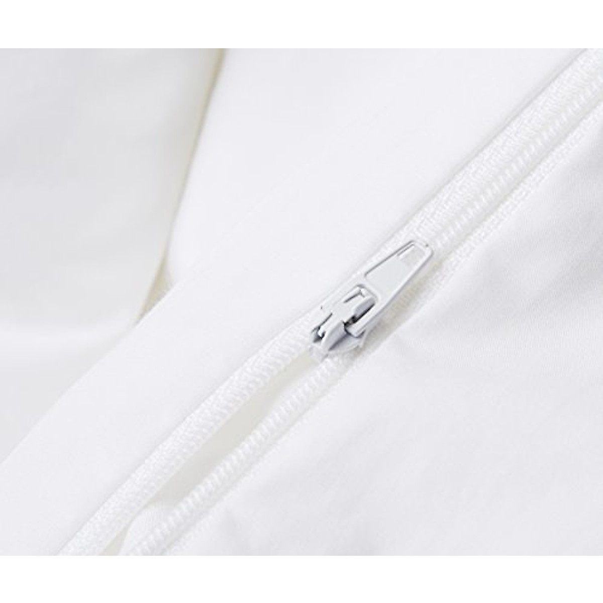 Amazon Brand – Pinzon Hypoallergenic Cotton Duvet Protector, Full/Queen,90x90/"