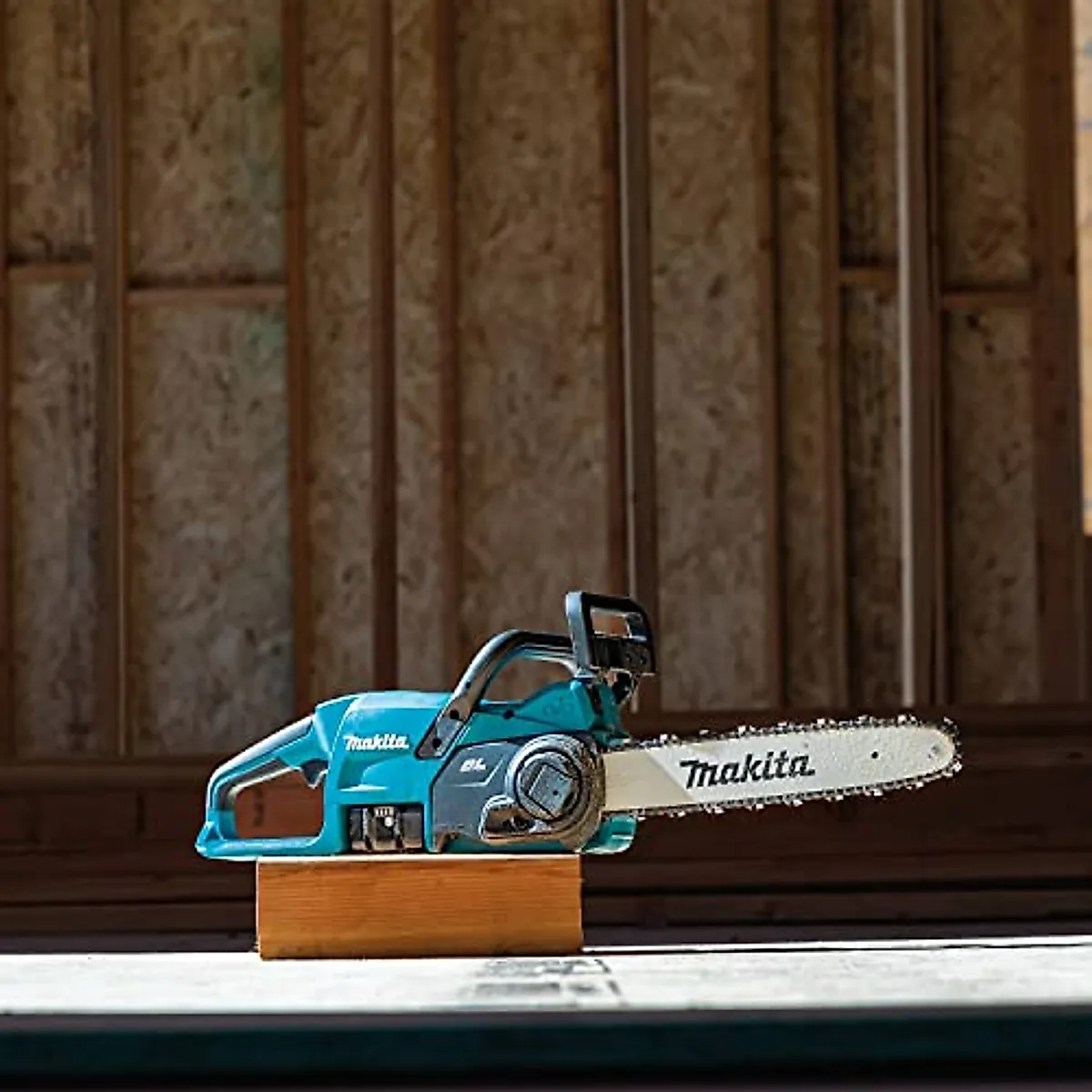 Makita XCU11SM1 18V LXT® Lithium-Ion Brushless Cordless 14" Chain Saw Kit (4.0Ah)