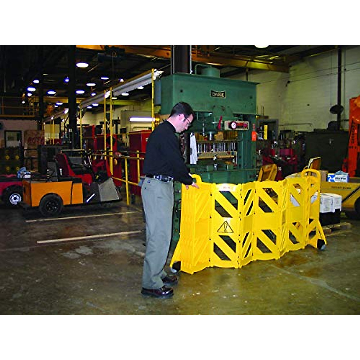 Rubbermaid Commercial 13-Foot Extendable Mobile Safety Sign/Barrier with Locking Straps, Yellow (FG9S1100YEL)