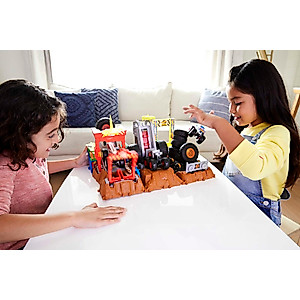 Hot Wheels Monster Trucks Arena Smashers Race Ace Smash Race Challenge Playset with 1:64 Scale Race Ace Toy Truck and 1 Crushable Car