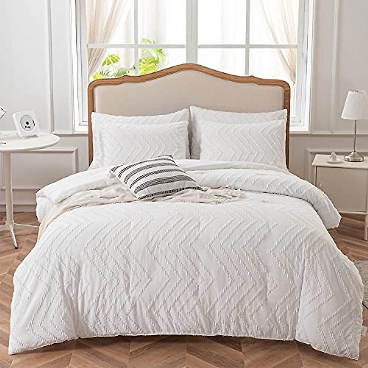 SLEEPBELLA Queen Comforter Set - White Tufted Bedding - Lightweight & Fluffy All-Season Comforter for Queen Bed (90x90In Comforter & 2 Pillowcases)