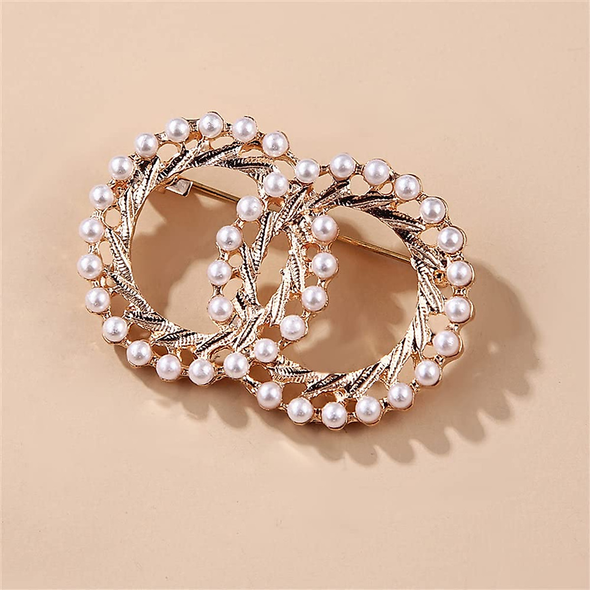 Round Brooch Pin with Pearl for Women Girls Faux Pearl Lapel Pin Wedding Party Bridal Jewelry Vintage Simulated Pearl Flower Brooch Pin