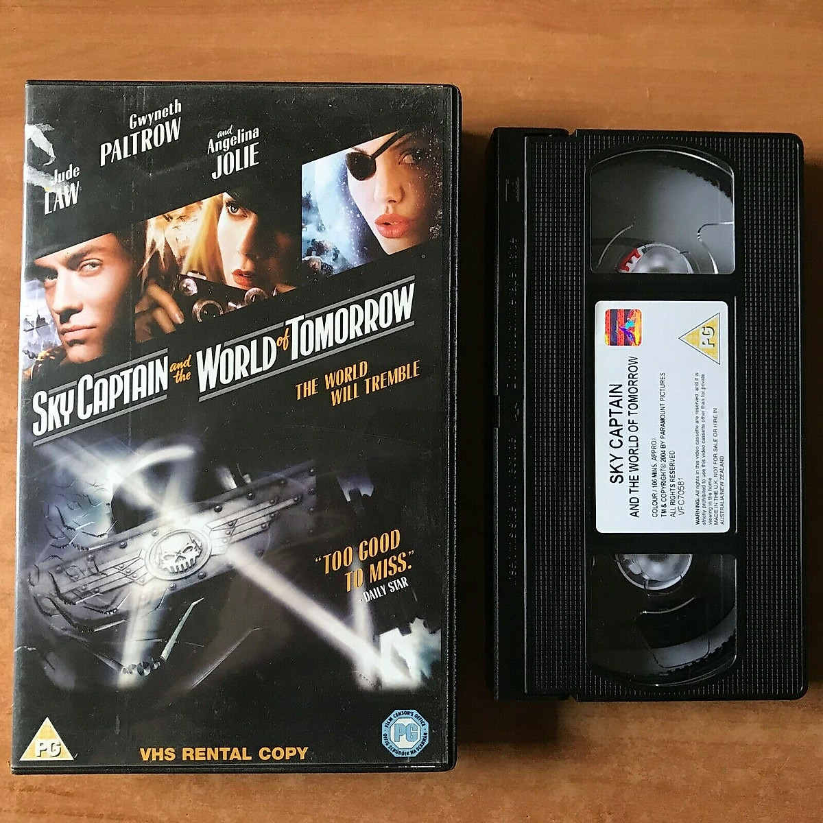 Sky Captain And The World Of Tomorrow: Sci-Fi Action [Large Box] Rental - VHS