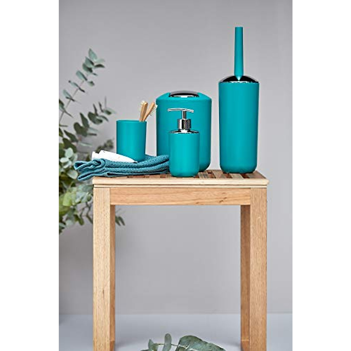 WENKO, Garbage Bin with Swing Lid, Bathroom Trash Can, Waste Basket for Small Spaces, Bedroom, Office, Guest Toilet,1.7 gal, 7.68 x 7.68 x 12.2 in, 19.5 x 19.5 x 31 cm, Petrol Blue