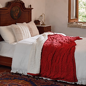 Amélie Home Reversible Sherpa Cable Knit Throw Blanket Soft Cozy Warm Winter Fleece Throw Blankets for Couch Bed Living Room, Christmas Red, 50x70