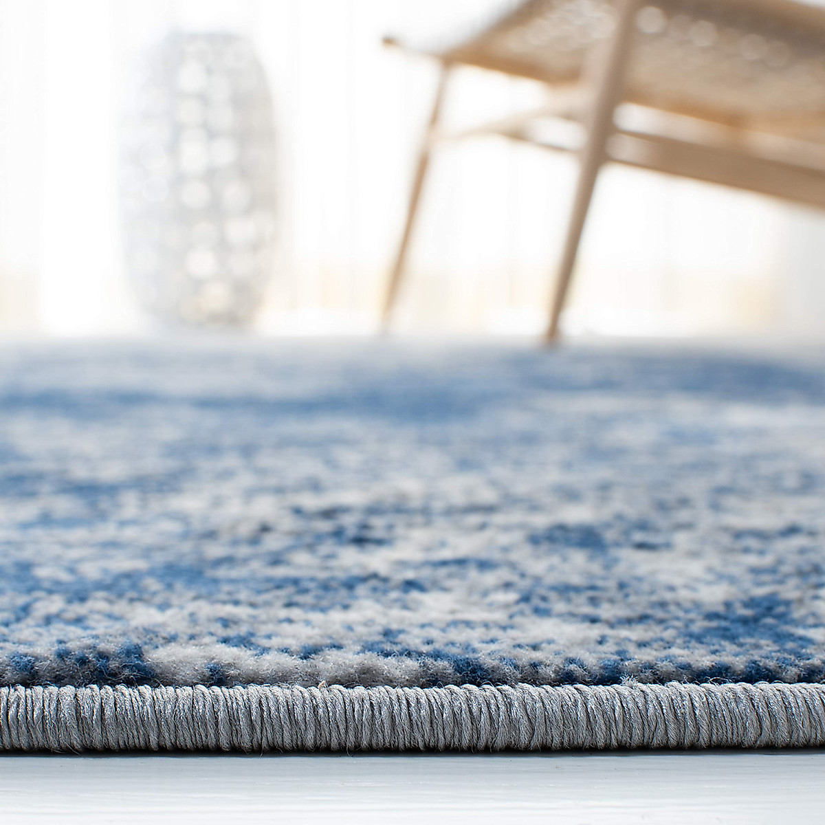 SAFAVIEH Brentwood Collection 5'3" x 7'6" Grey / Navy BNT822G Modern Abstract Non-Shedding Living Room Bedroom Dining Home Office Area Rug