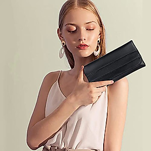 Makeup Brushes 12 Pcs Makeup Kit,Foundation Powder Brush Eyeshadow Brush Concealers Blush Face Make up Brushes Set with Portable Travel PU Leather Storage Bag(White,12Pcs)