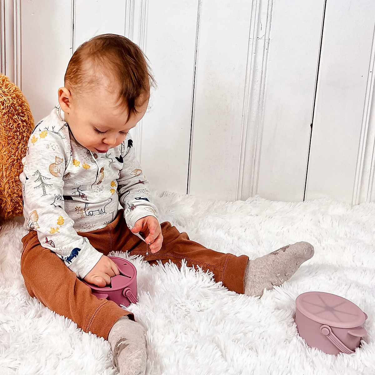 Dilovely Snack Cups for Toddlers, Baby Snack Containers, Silicone Toddler Snack Cups No Spill, Food Catcher with Lid & Bucket-like Handle, BPA Free & Dishwasher Safe, 9 Ounce Lilac