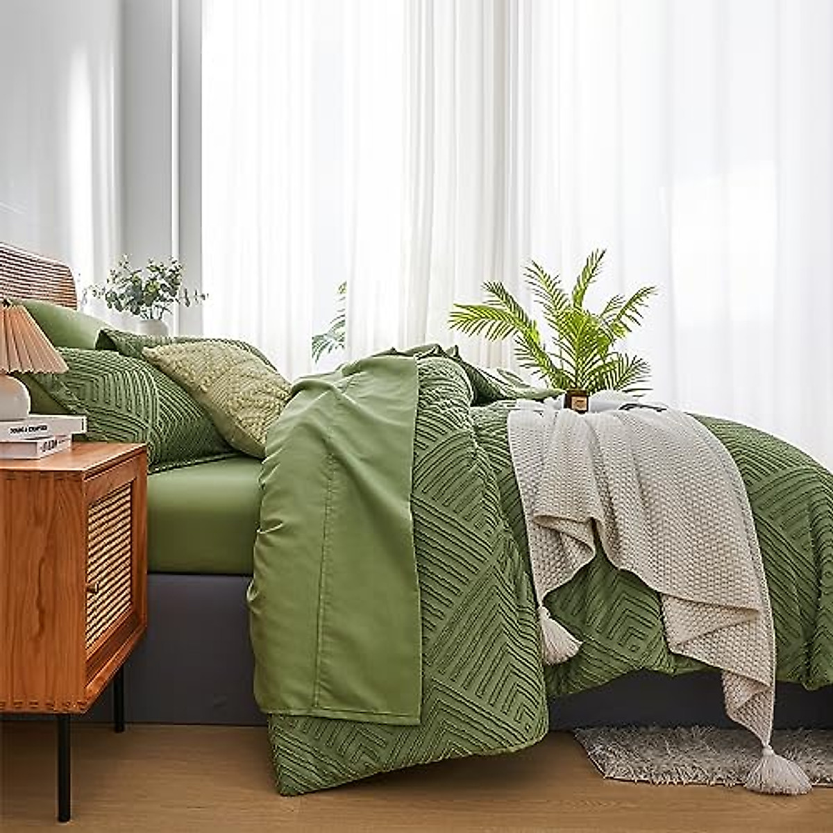 WURUIBO Green Queen Comforter Set 7 Piece Bed in a Bag,Tufted Shabby Chic Boho Bedding Comforter Sets,Soft Microfiber Textured Complete Bedding Set for All Season (Green,Queen)
