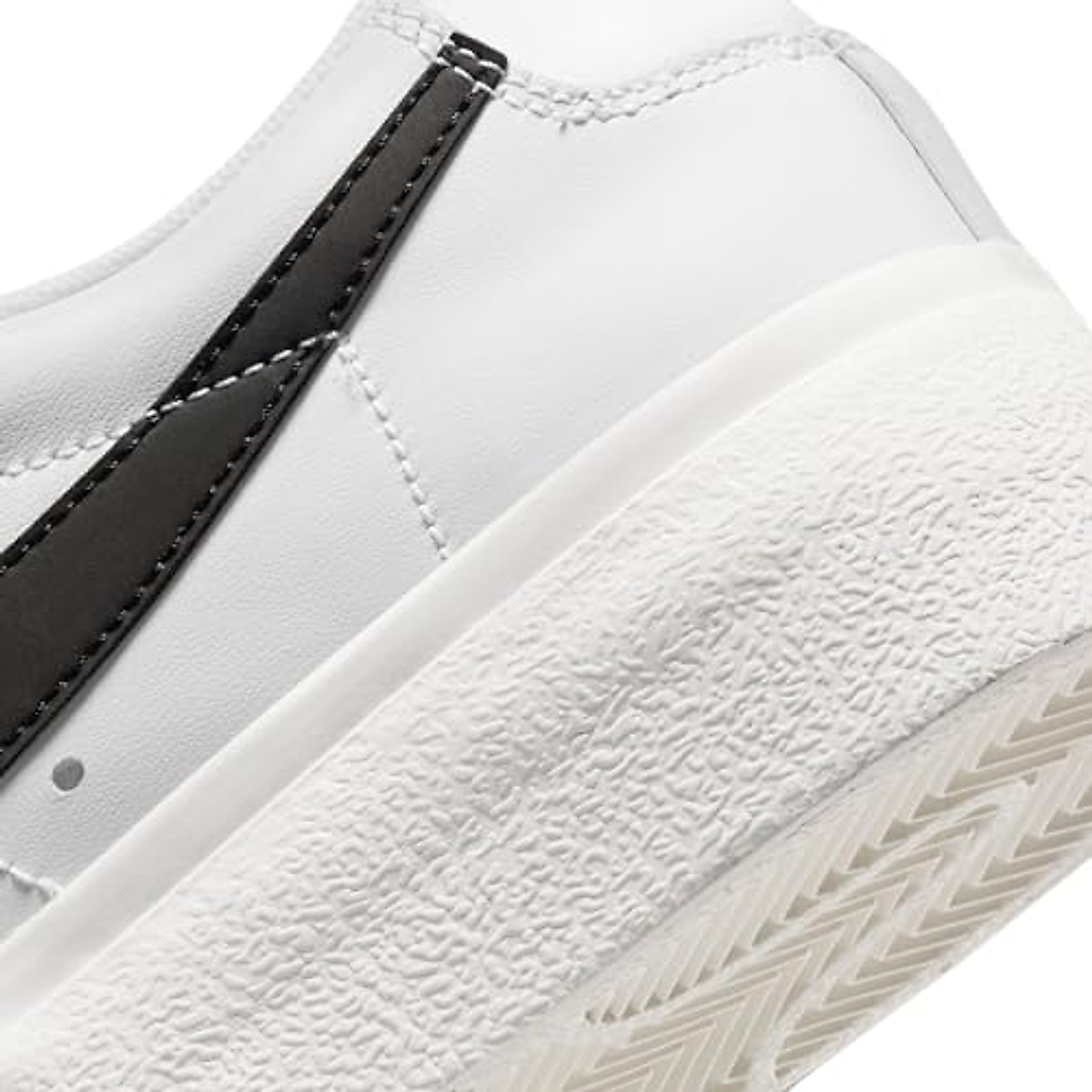 Nike Womens WMNS Blazer Low Platform DJ0292 101 - Size 7.5W White/Black