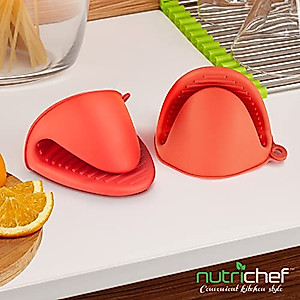 NutriChef 2 pcs Mini Red Silicone Gloves, Anti Slip Flexible Design for Nonstick Carbon Steel Bakeware Pans, Dishwasher Safe, Protects Hands from Hot Cast Iron Handle or Microwave Dish
