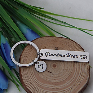 FEELMEM Grandma Bear Keychain Grandma to Be Keychain New Grandmother Birthday Gift Jewelry Gift for Nana (silver)