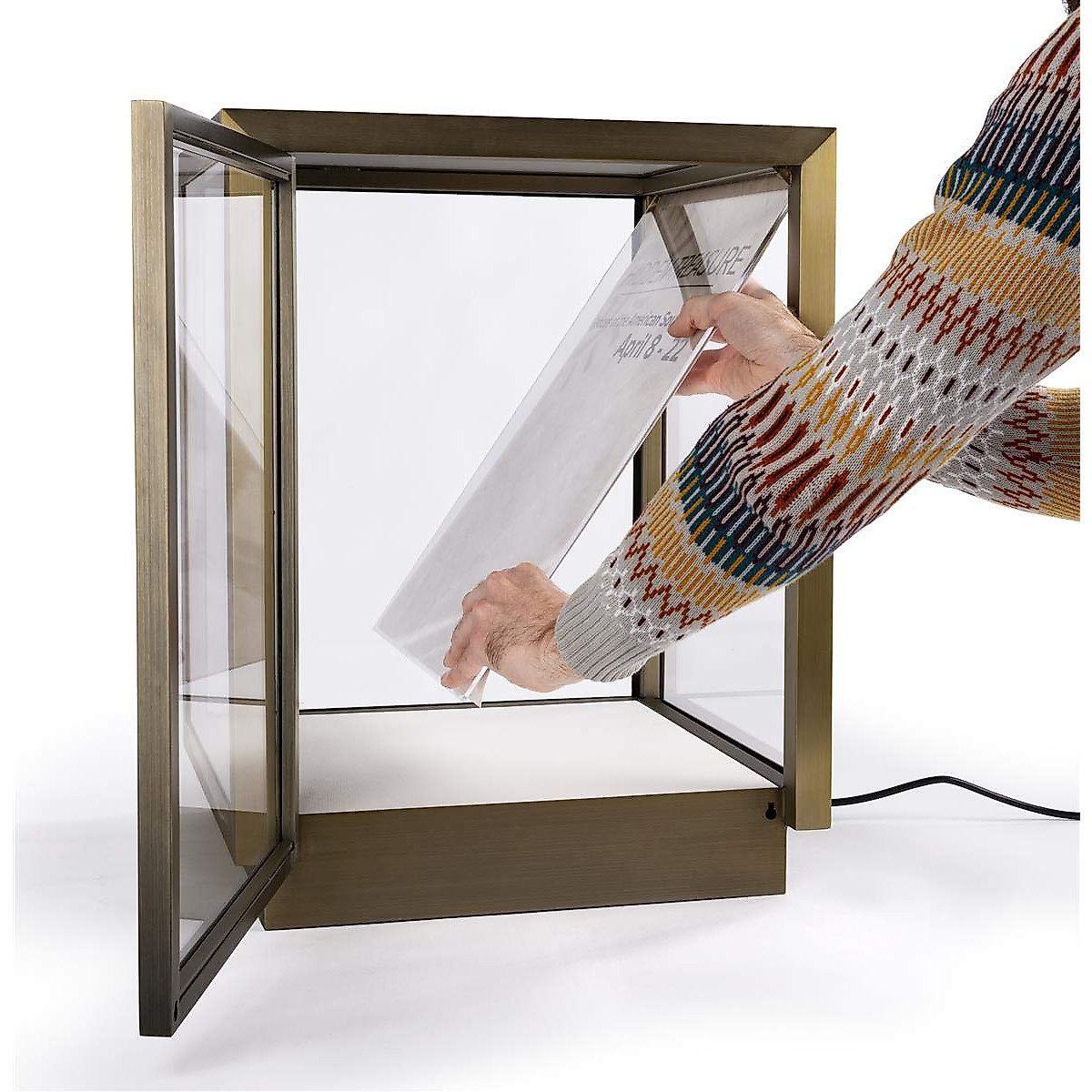 Displays2go Tabletop Glass Display Cases with LED Lighting – Bronze (DC1620SGSS)