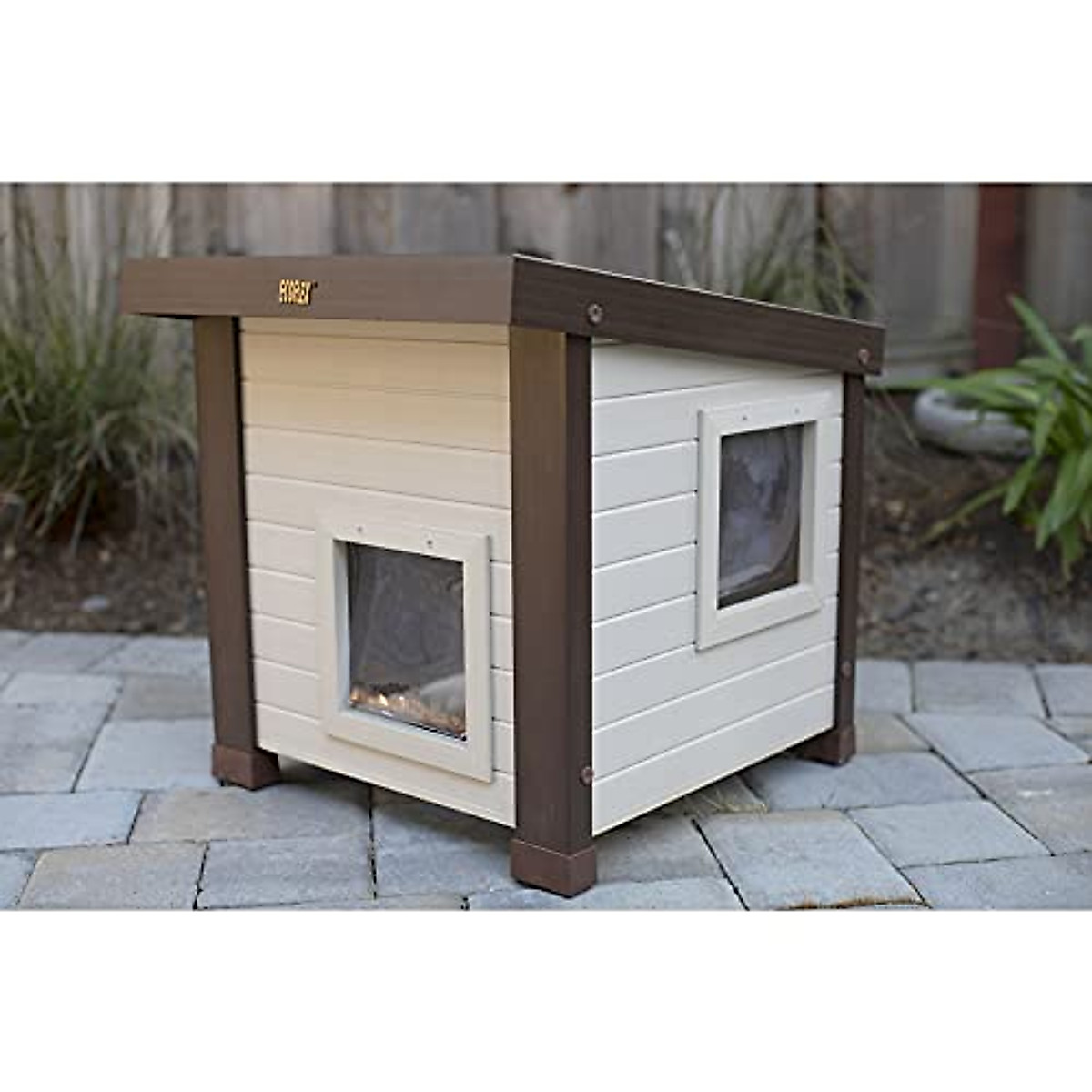 New Age Pet ECTH350 ecoFLEX Albany Outdoor Feral Cat House, Multicolor