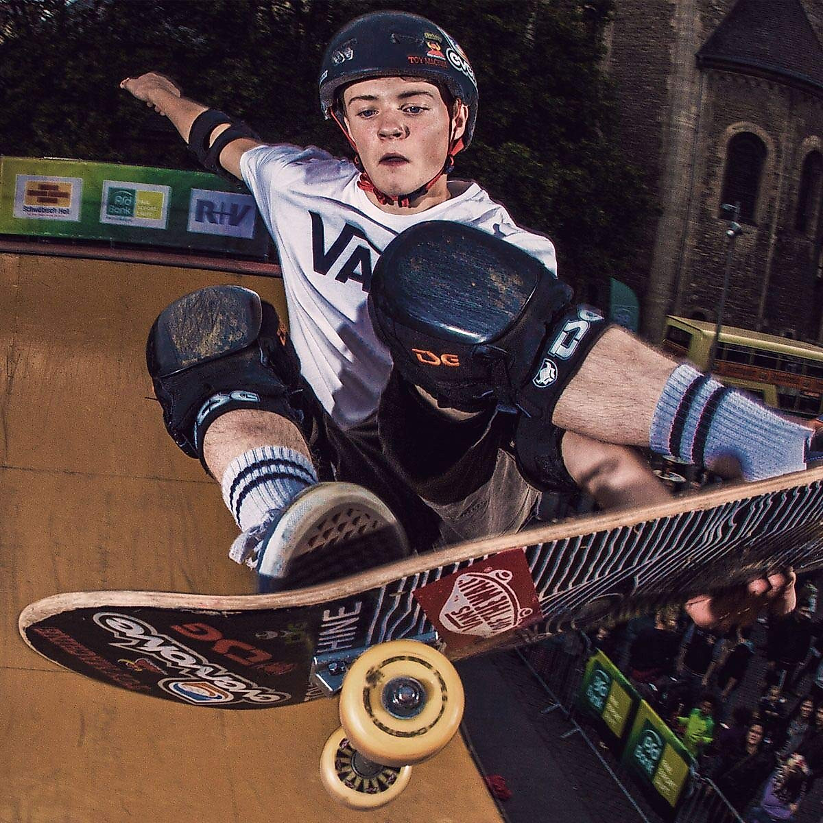 TSG Superlight Skate Helmet in Satin Black w/Snug Fit | for Skateboarding, Rollerblading, Roller Derby, E-Boarding, E-Skating, Longboarding, Vert, Park, Urban | EPS Protection, Designed in Switzerland