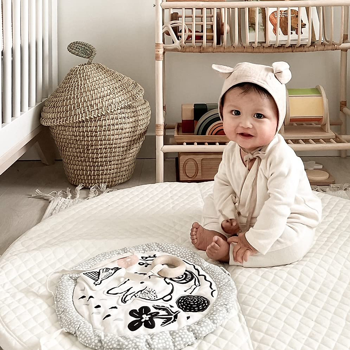 Wee Gallery Organic Meadow Activity Pad - High Contrast Tummy Time Play Mat with 6 Interactive Activities - Soft Sensory Toys for Babies - Visual & Motor Skill Development Toy