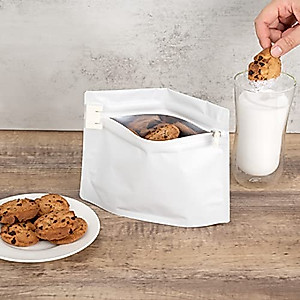 Restaurantware High Level White Plastic Locking Pouch - Child-Resistant - 8" x 2 1/4" x 6" - 10 count box