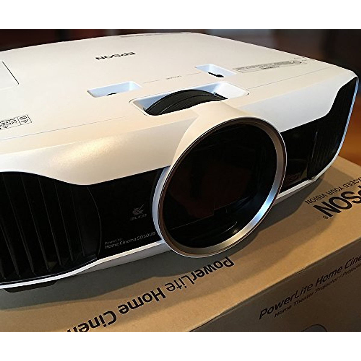 Epson Home Cinema 5030UB 1080p 3D 3LCD Home Theater Projector (Discontinued by Manufacturer)