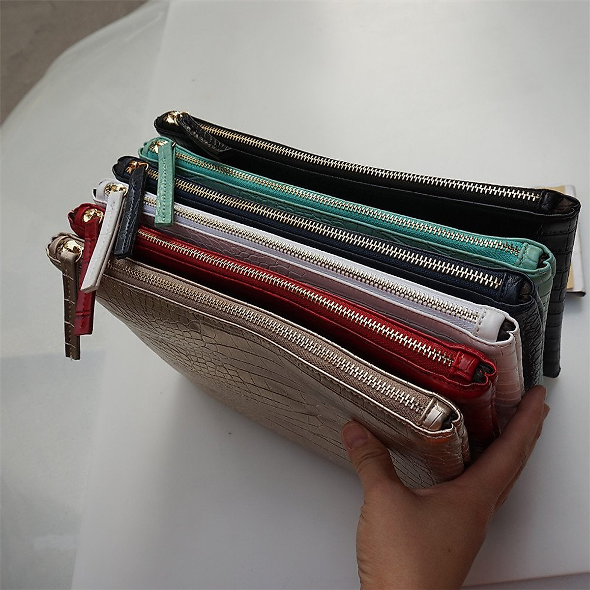 NIGEDU Women Clutches Crocodile Grain PU Leather Envelope Clutch Bag (White)