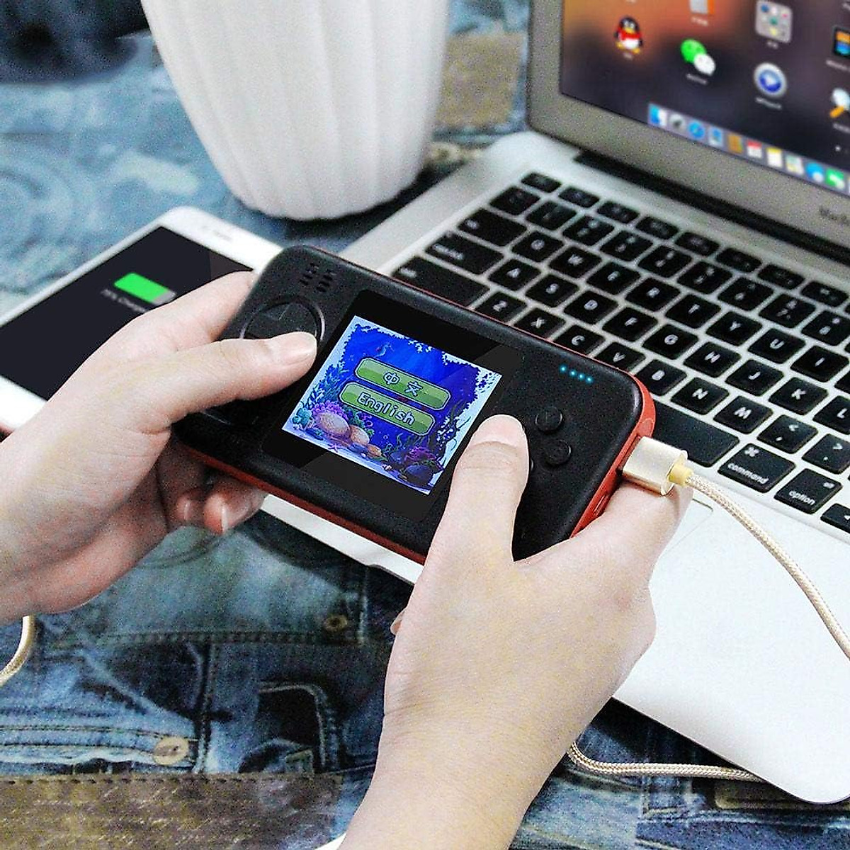 Peedeu Retro Game Console Power Bank,2.8 Inch Handheld Game Console,Mini Video FC PVP Game Player Gameboy 416 Games Travel Portable Gaming System Built-in 8000mah Battery USB C Fast Charging Type C