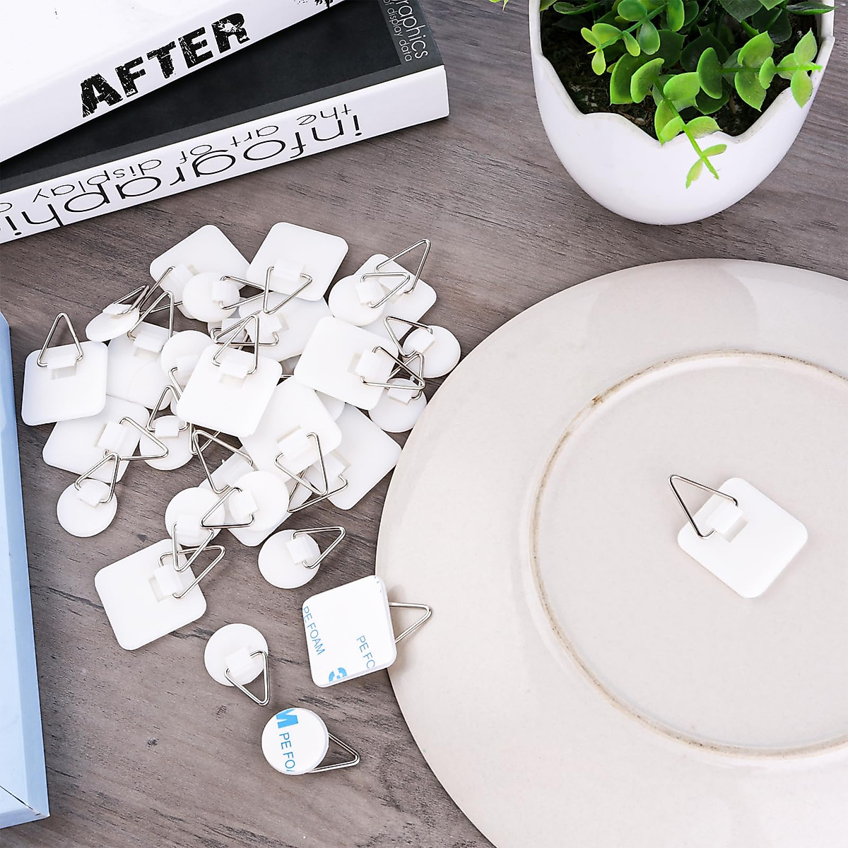 Thinp 30 Pieces Invisible Adhesive Plate Hanger Wall Plate Hangers Plastic Adhesive Picture Hangers Without Nails Plate Holder Frame Hangers for Bathroom Kitchen Wall Decoration (Round&Square)