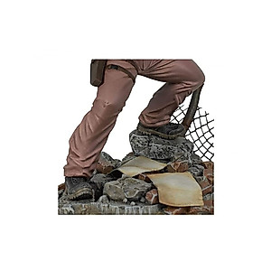 Diamond Select Toys Marvel Gallery: Days of Future Past Wolverine PVC Figure, Multicolor, 9 inches