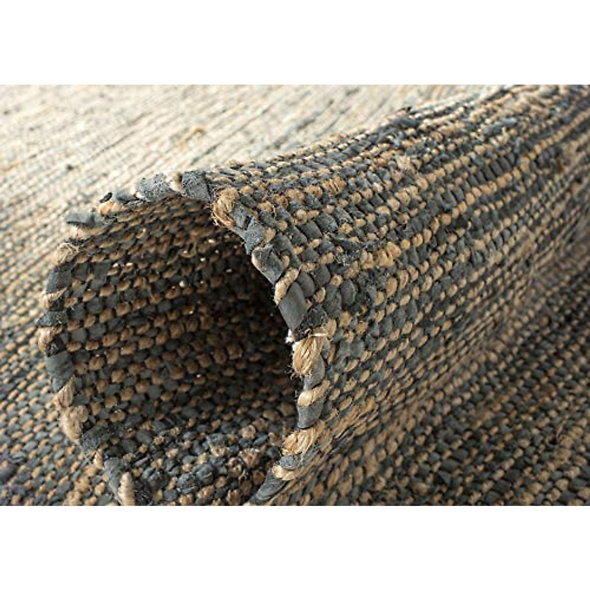 SAFAVIEH Vintage Leather Collection Accent Rug - 4' x 6', Grey, Handmade Boho Fringe Leather & Jute, Ideal for High Traffic Areas in Entryway, Living Room, Bedroom (VTL203F)
