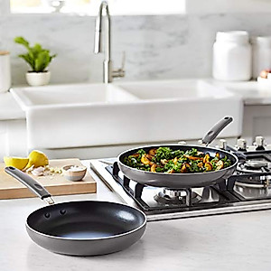 Amazon Basics Nonstick Frying Pan 2 Piece Set - 9.5 Inch and 11 Inch Skillet, Nano-ceramic Fry Pan Set, Soft Silicone Handle - PFOA&BPA Free, Gray