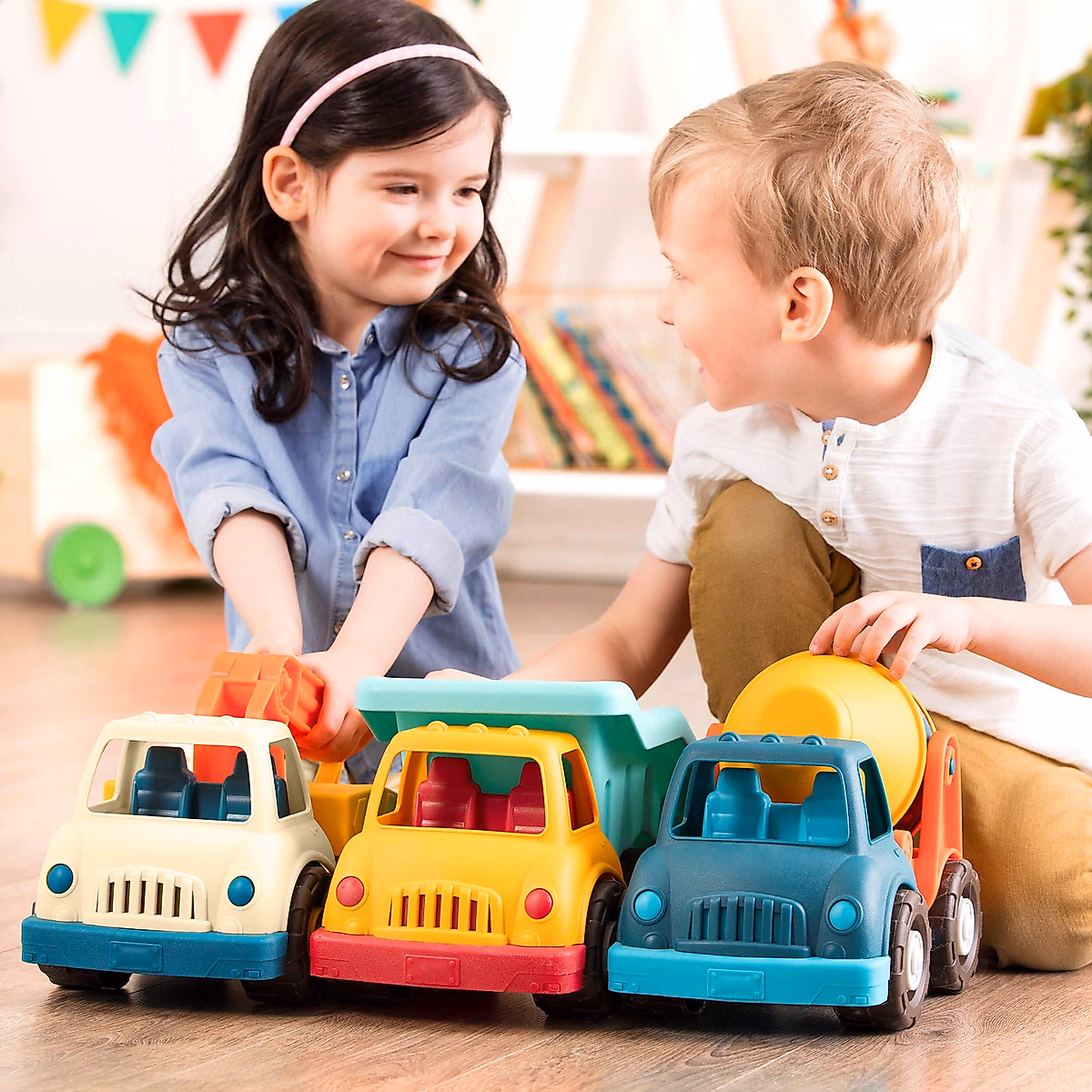 Battat- Wonder Wheels- 3-Piece Toy Truck Set – Dump Truck, Tow Truck, Cement Truck – Toy Construction Vehicles- Recyclable Materials – 1 year +