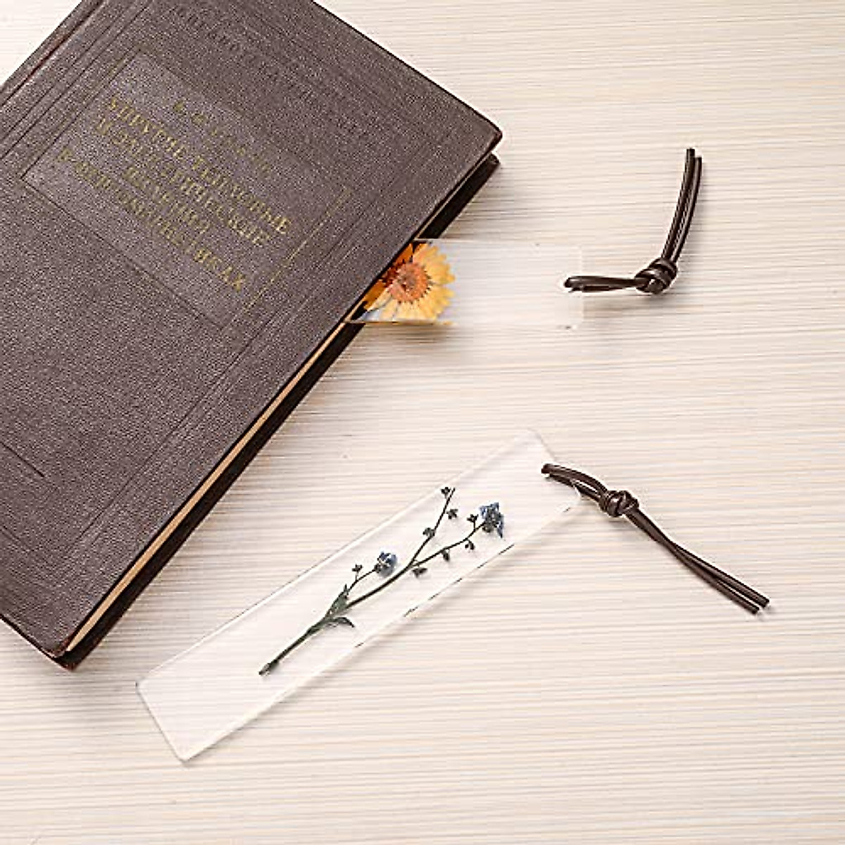 4 Pieces Bookmark Resin Dried Flowers Bookmarks Handmade Resin Floral Bookmarks for Girls Women Ladies Children Kids Teens Lovely Party Favors School Classroom Prize Reading Rewards (Chic Style)