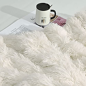 junovo Super Soft Shaggy Longfur Faux Fur Blanket, Fuzzy Throw Blanket for Bed, Fluffy Cozy Plush Light Blanket, Washable Warm Furry Throw Blanket for Couch Sofa Chair Home Decor, 50"x60" Cream White