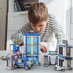 City Police Station Building Block Set with Police Car, Truck, Jail Cell, Motorcycle, and Surveillance Drone, Imaginative and Interactive Police Toy Gift for Kids and Boys Aged 6+ (979 Pieces)