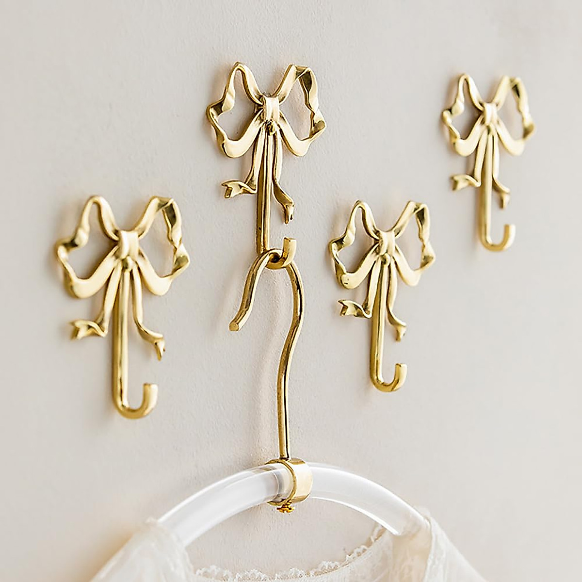 ZORZA 2Pcs Multi-Purpose Bow-Knot Brass Screw Hooks Retro Wall Hook Bow Shaped Practical Bow Hook Gold Wall Hooks for Bathroom Bedroom Perfect for Hanging Hats Towels Coats