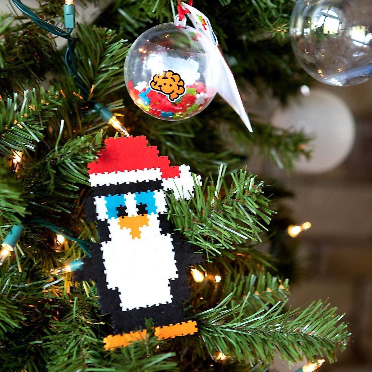 Fat Brain Toys Holly Jolly Jixelz Penguin - Holiday Picture-Building Craft Kit, 6+