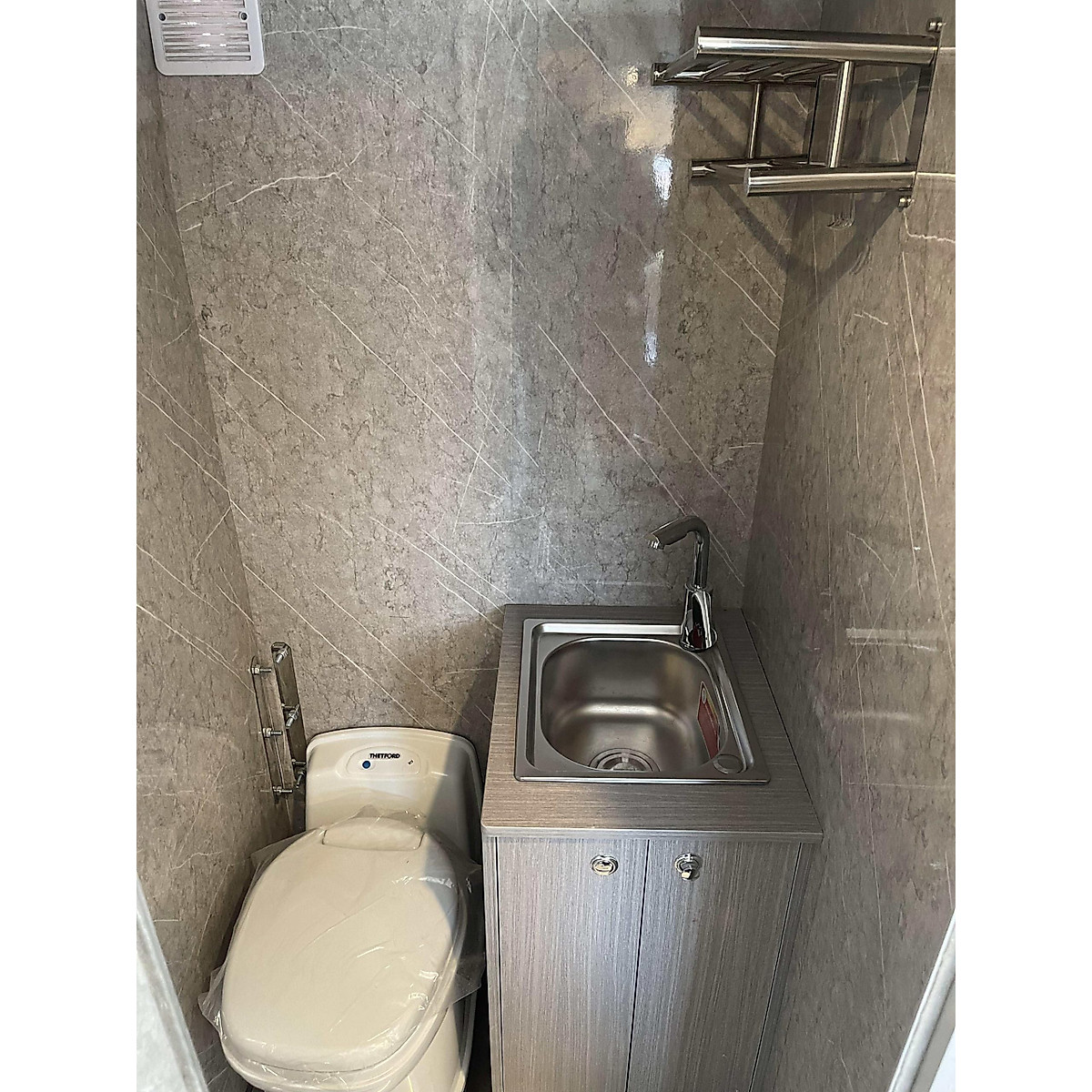 Truck Camper with Bed/Foldable Sofa/Bathroom/Kitchen and Cabinets.