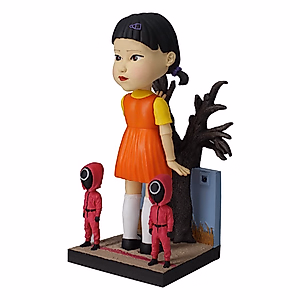Royal Bobbles Squid Game Young-HEE 8” with Guards Collectible Bobblescape Bobblehead Statue
