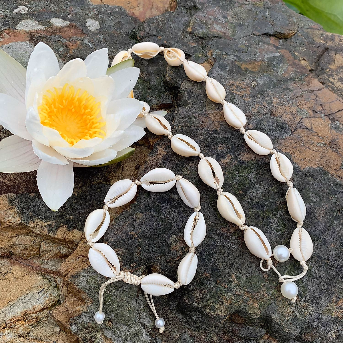 Cilkus Natural Shell Necklace Bracelet Anklet Set, Handmade Adjustable Pearl Buckle Summer Boho Hawaii Beach Seashell Choker Jewelry Gift for Women Girls (White)