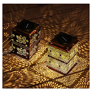 Outdoor Solar Lanterns Waterproof Hanging Solar Lights 2 Pack Outdoor Retro Metal Lamp with Handle for Terrace Backyard Porch Dining Table Passage Party Place Garden Decoration