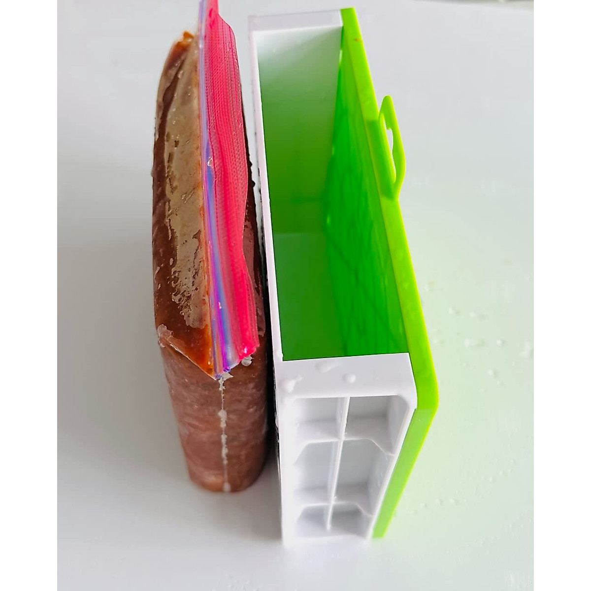 FreezeStax 1-Quart Expandable Starter Set. (3-4 Cup Set Capacity). Includes 1 individual 1-Qt Expander for 1-Qt (3-4 Cup) Freezer Bags. Add Optional, FreezeStax 1-Qt Expanders (listed separately).