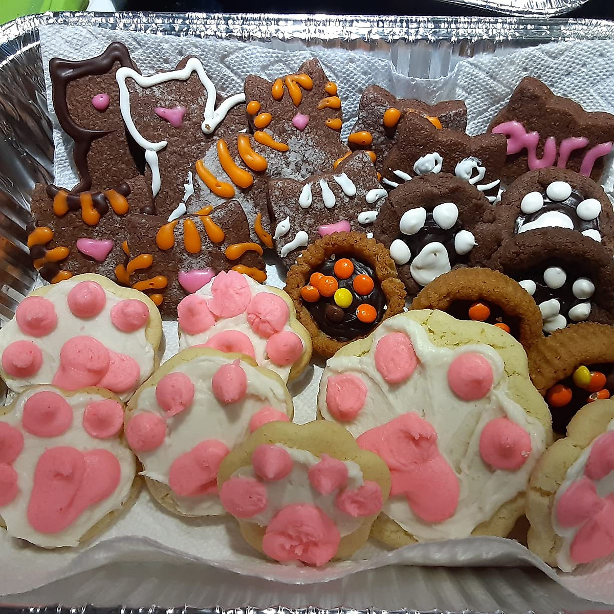 LUBTOSMN Dog Bone Cookie Cutter Set-9 Piece-Large and Mini Dog Bone Paw Fish Cookie Cutters Baking Molds for Small Large Dog Cat Treats and Dog Cat Cake Topper Decoration Took Kit