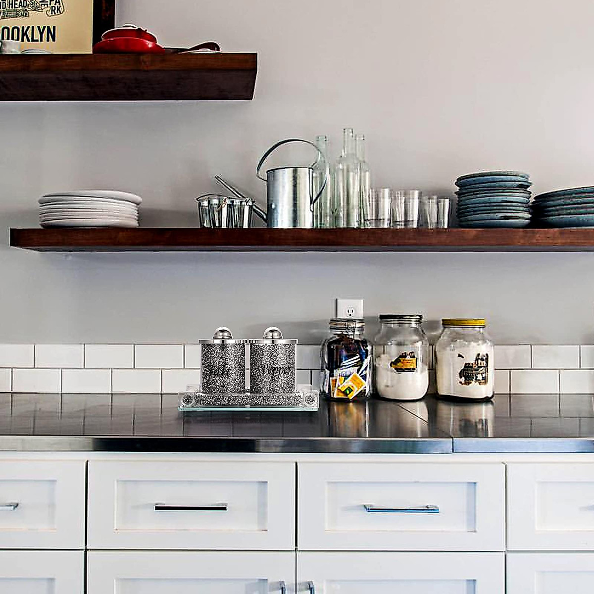 JUXYES Crushed Diamond Salt and Pepper Shakers With Tray, Luxurious Diamond Style Salt Pepper Shaker, Bling Glass Salt and Pepper Shakers, Sparkly Salt Pepper Glass Jar for Dining Table, Restaurant