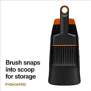 Fiskars Planting Soil Scoop and Brush Set Garden Tool for Indoor Gardening, Mess Control for Transplanting and Repotting, Made with Recycled Plastic