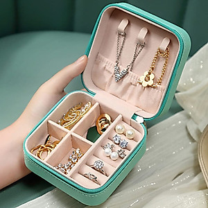 FOME Small Jewelry Box, Portable Jewelry Box Organizer PU Leather Mini Travel Jewelry Storage Case for Rings Earrings Necklace Bracelets Jewelry for Women Girls Black
