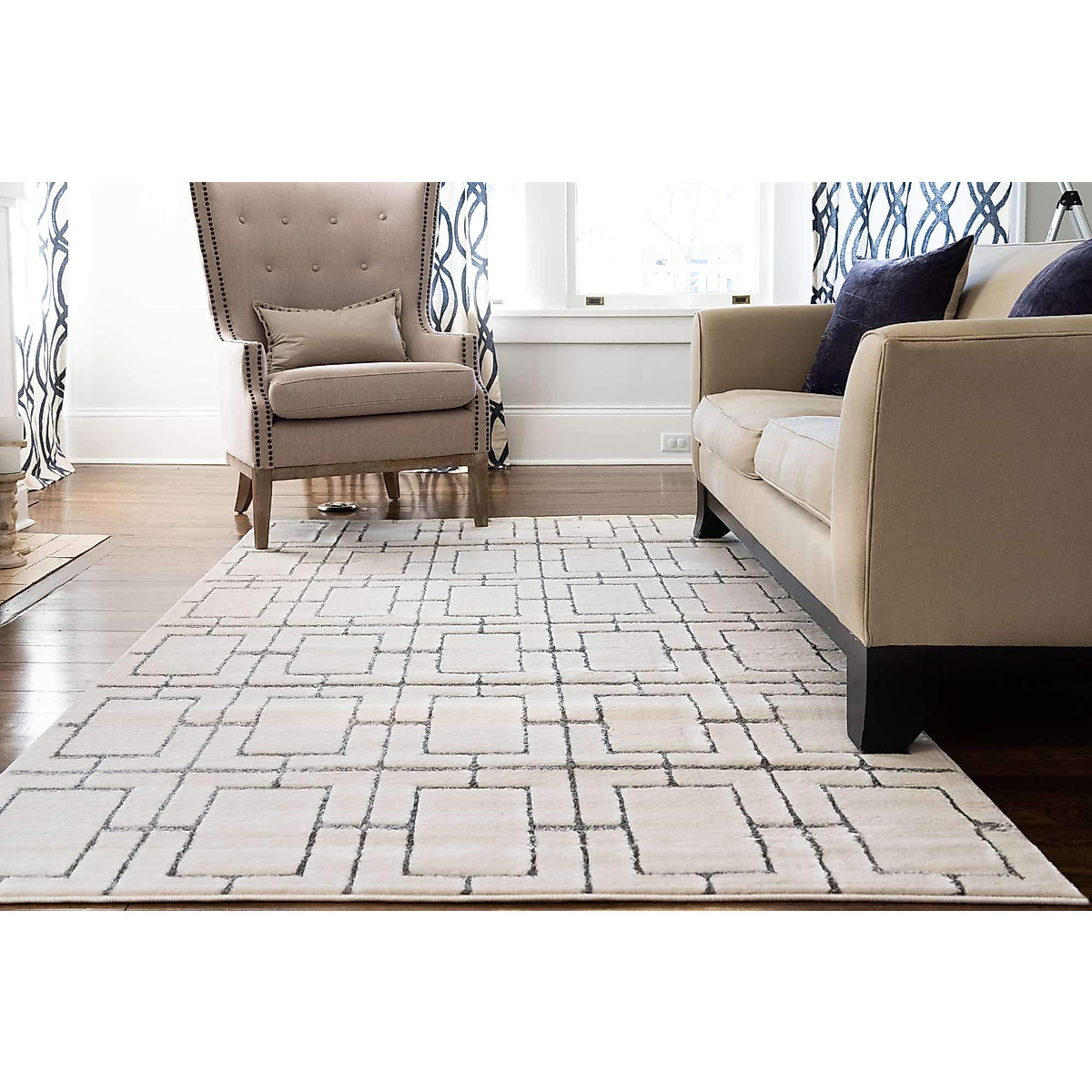 Unique Loom Marilyn Monroe Glam Collection Area Rug - Deco (5' 1' x 8' Rectangle, White Silver/ Silver)