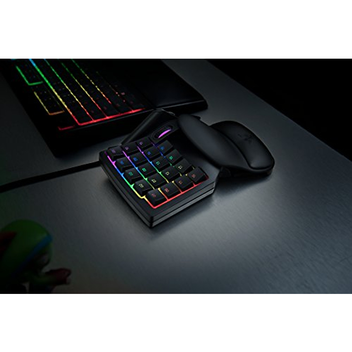 Razer Tartarus V2 Chroma - Ergonomic Mecha-Membrane Gaming Keypad - 32 Fully Programmable Keys - 8-Way Thumbpad & Scroll Wheel w/Detachable Palm Rest (Renewed)