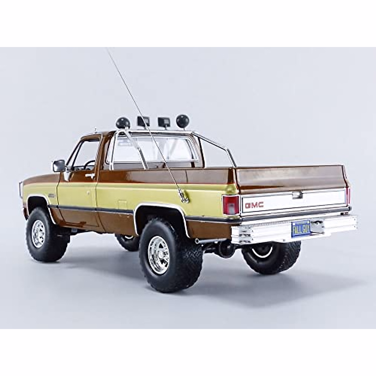 Greenlight Fall Guy Stuntman Association 1982 GMC K-2500 Sierra Grande 1/18
