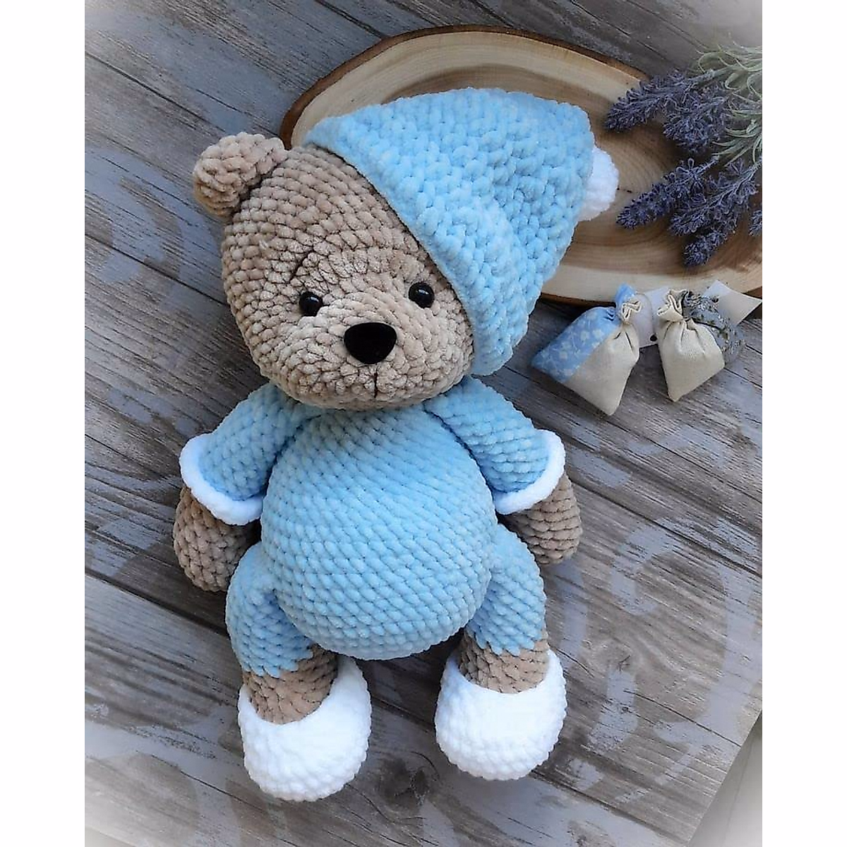 Troyarn Velvet Chenille Baby Blanket Yarn Amigurumi Yarn for Crocheting and Knitting Super Bulky 100 gr (132 yds) (10110 - Black)