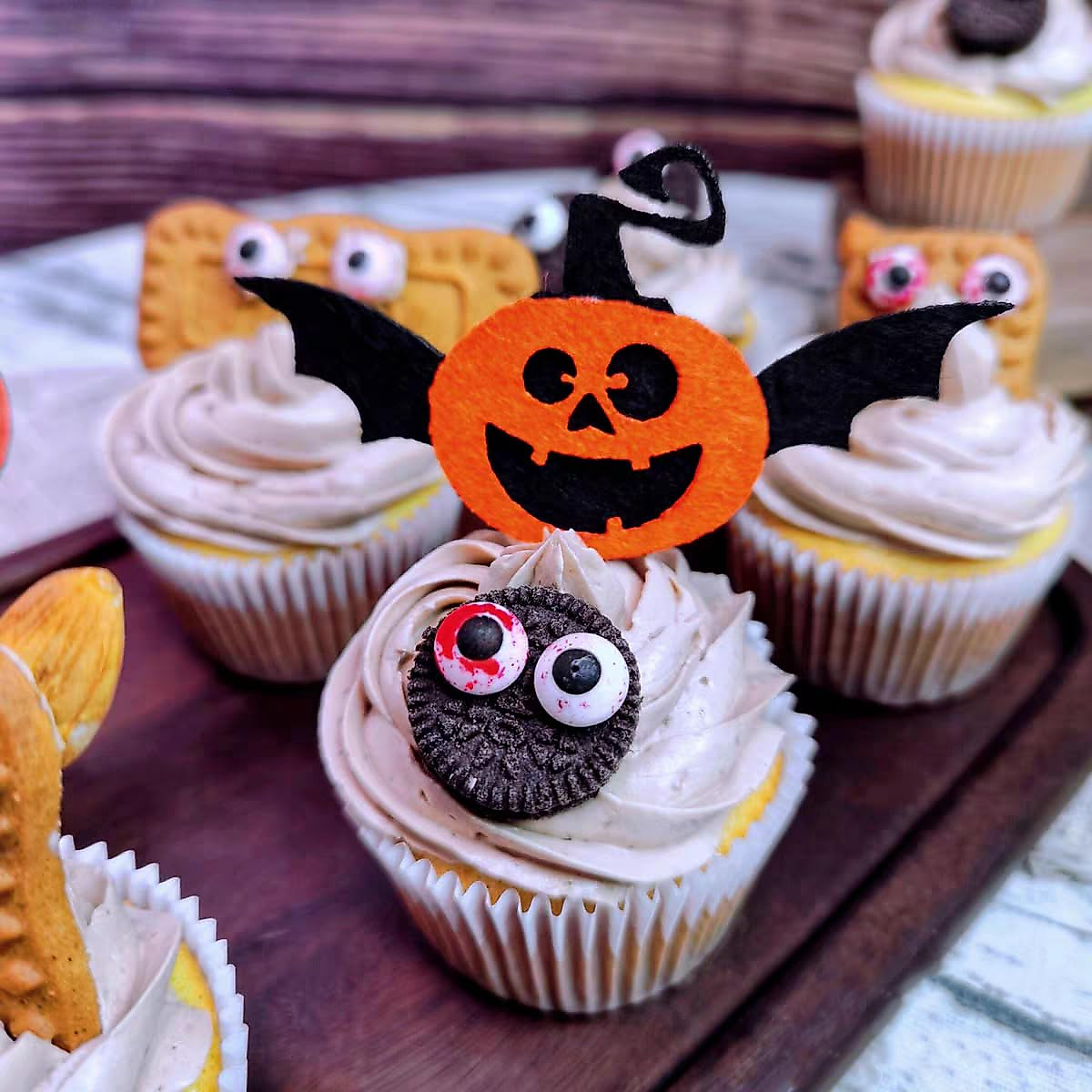 Sentovac Bloody Candy Eyes for Decorating | Edible Candy Eyeballs Sprinkles for Halloween Christmas | Cake and Cupcake Topper Decorations | 2.75oz Edible Eyes (1cm)