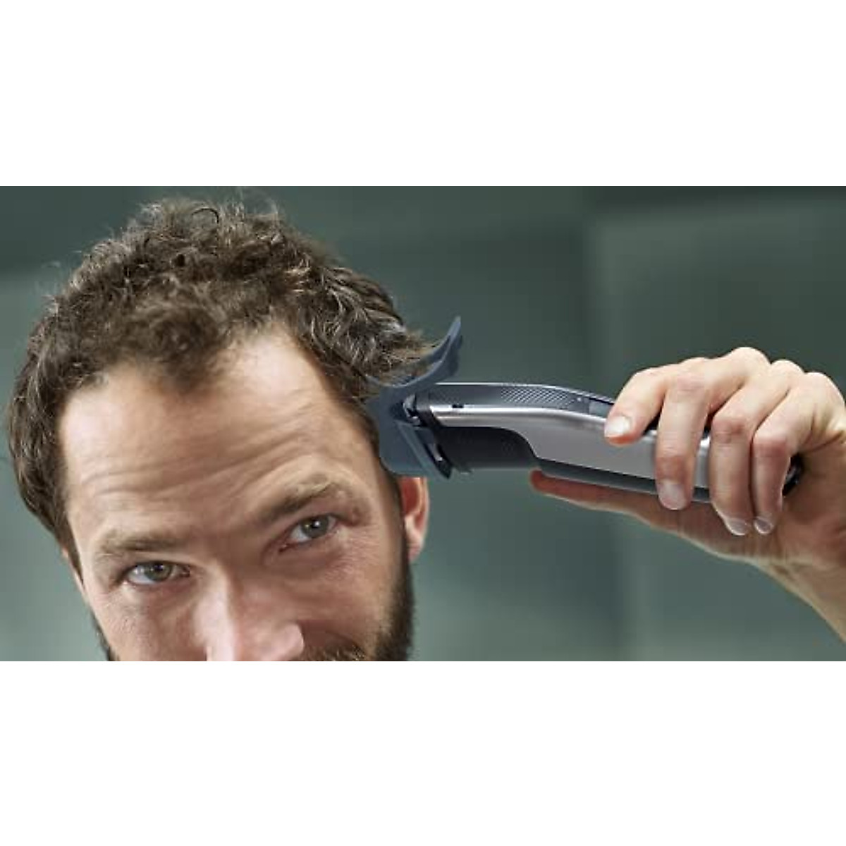 Philips Norelco Beard Trimmer and Hair Clipper Series 5500, electric, cordless, one pass beard trimmer and hair clipper with washable feature for easy clean - No blade oil needed - BT5511/49
